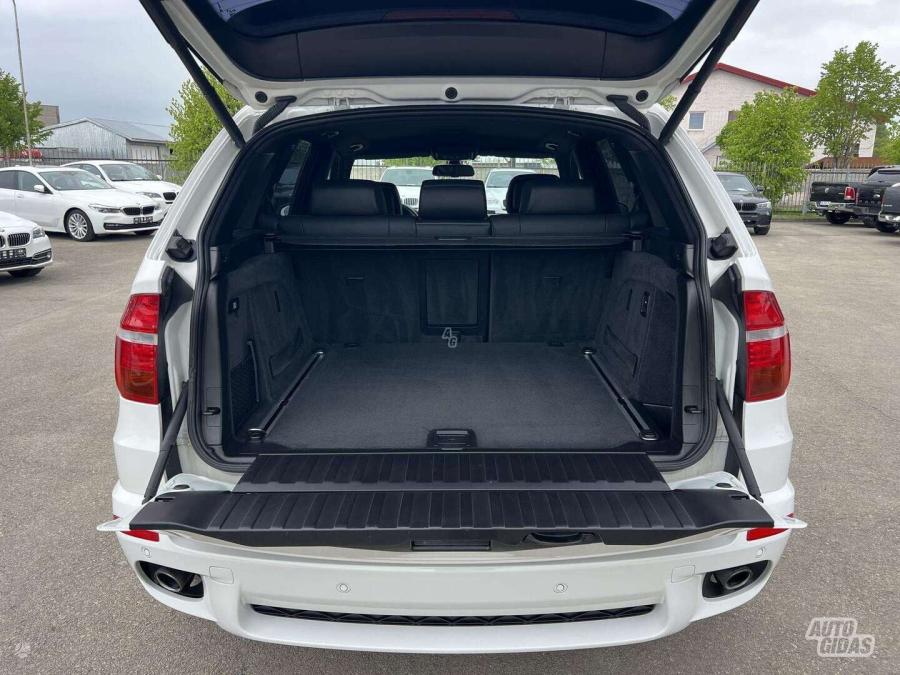 White BMW X5 2009 in Marijampole, with an engine capacity of 3.00 L and mileage of 265 thousand km for 11450 €, photo 11 on AUTOMOTO.COM.LV