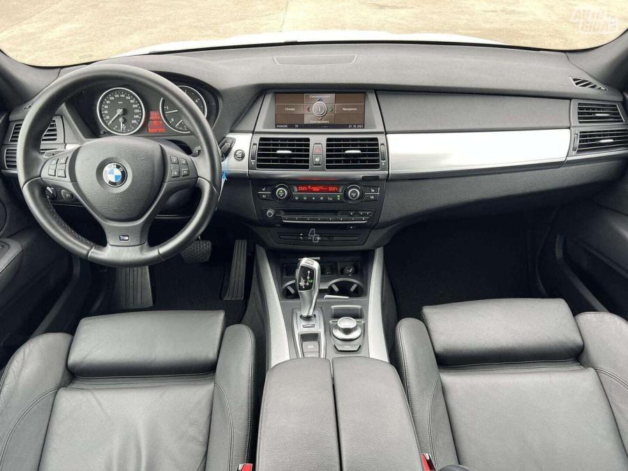 White BMW X5 2009 in Marijampole, with an engine capacity of 3.00 L and mileage of 265 thousand km for 11450 €, photo 14 on AUTOMOTO.COM.LV