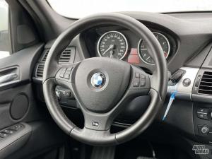White BMW X5 2009 in Marijampole, with an engine capacity of 3.00 L and mileage of 265 thousand km for 11450 €, photo 16 on AUTOMOTO.COM.LV
