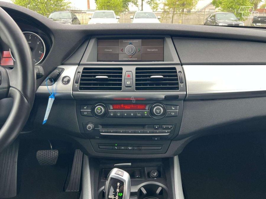White BMW X5 2009 in Marijampole, with an engine capacity of 3.00 L and mileage of 265 thousand km for 11450 €, photo 17 on AUTOMOTO.COM.LV