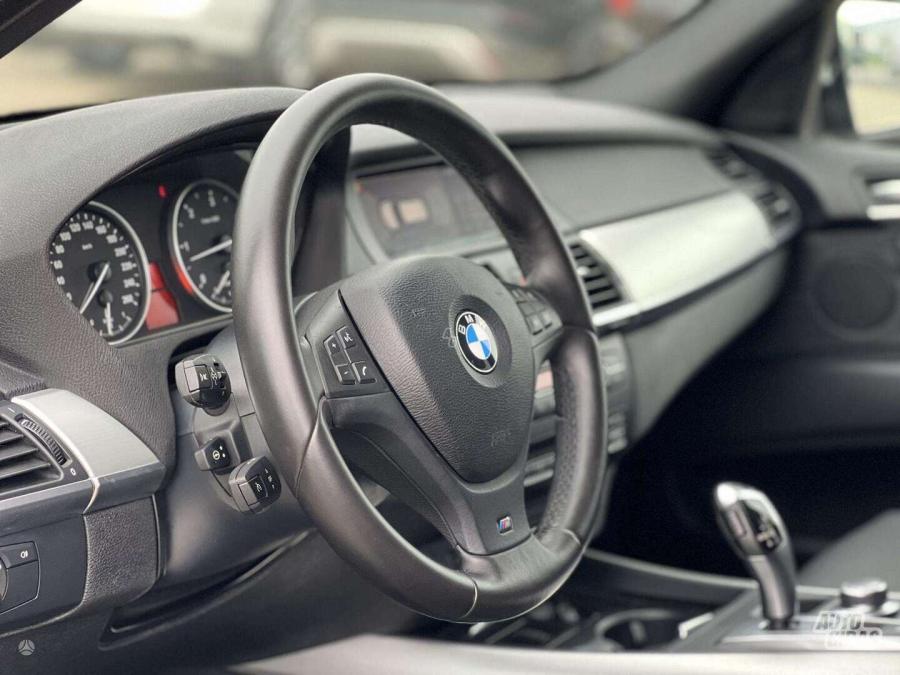 White BMW X5 2009 in Marijampole, with an engine capacity of 3.00 L and mileage of 265 thousand km for 11450 €, photo 20 on AUTOMOTO.COM.LV