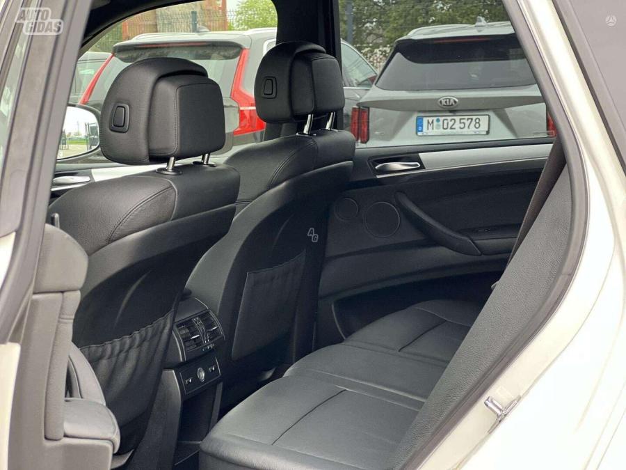 White BMW X5 2009 in Marijampole, with an engine capacity of 3.00 L and mileage of 265 thousand km for 11450 €, photo 23 on AUTOMOTO.COM.LV
