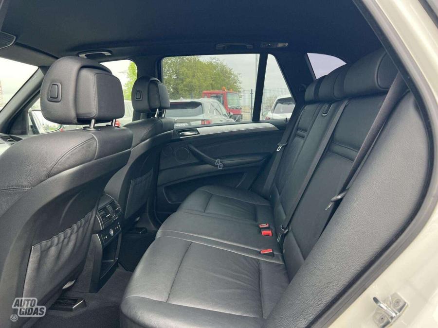 White BMW X5 2009 in Marijampole, with an engine capacity of 3.00 L and mileage of 265 thousand km for 11450 €, photo 24 on AUTOMOTO.COM.LV