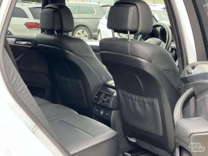 White BMW X5 2009 in Marijampole, with an engine capacity of 3.00 L and mileage of 265 thousand km for 11450 €, photo 25 on AUTOMOTO.COM.LV