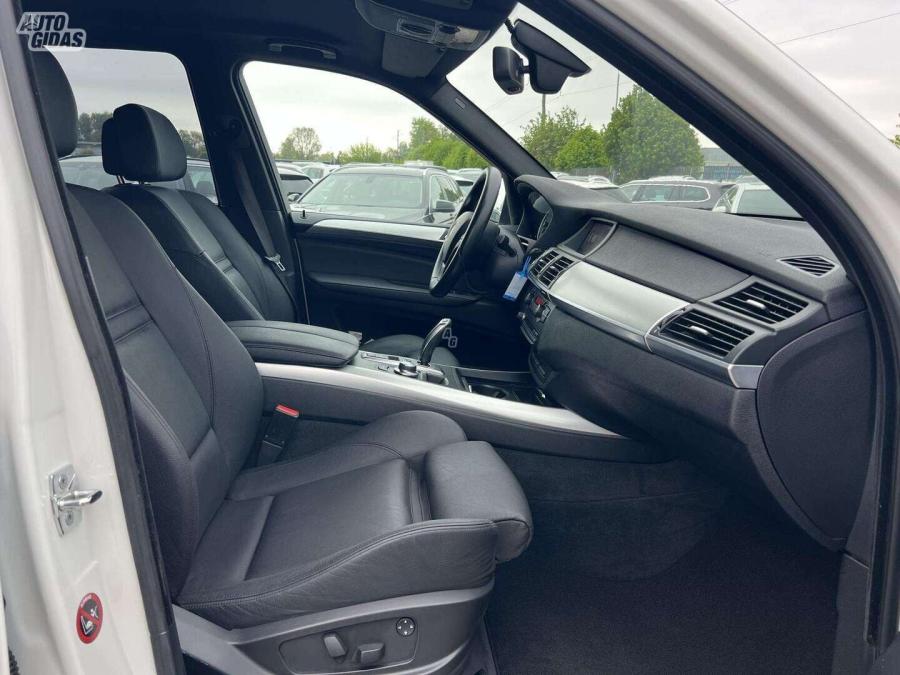 White BMW X5 2009 in Marijampole, with an engine capacity of 3.00 L and mileage of 265 thousand km for 11450 €, photo 28 on AUTOMOTO.COM.LV