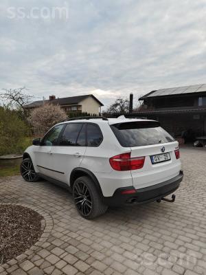 Balts BMW X5 2009 Valmiera, ar dzinēja tilpumu 3.00 L un nobraukumu 322 tūkst. km par 8300 €, foto 3 vietnē AUTOMOTO.COM.LV