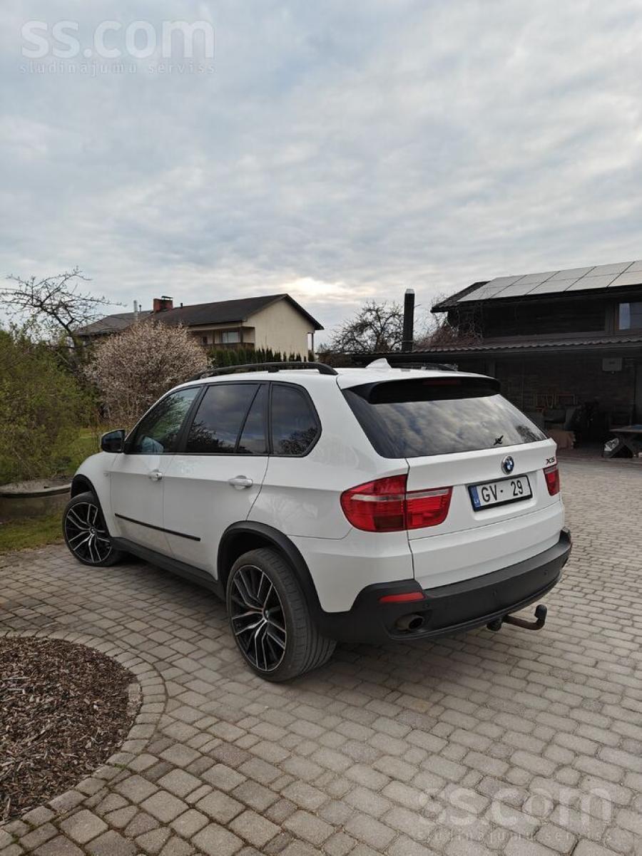 Balts BMW X5 2009 Valmiera, ar dzinēja tilpumu 3.00 L un nobraukumu 322 tūkst. km par 8300 €, foto 3 vietnē AUTOMOTO.COM.LV