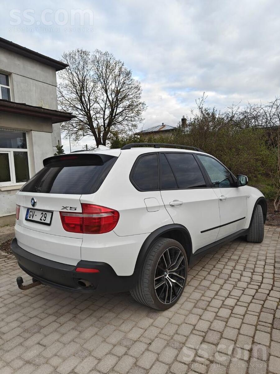 Balts BMW X5 2009 Valmiera, ar dzinēja tilpumu 3.00 L un nobraukumu 322 tūkst. km par 8300 €, foto 4 vietnē AUTOMOTO.COM.LV