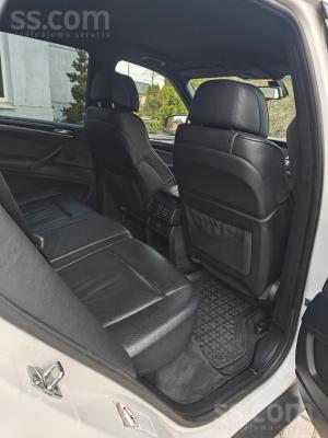 Balts BMW X5 2009 Valmiera, ar dzinēja tilpumu 3.00 L un nobraukumu 322 tūkst. km par 8300 €, foto 8 vietnē AUTOMOTO.COM.LV