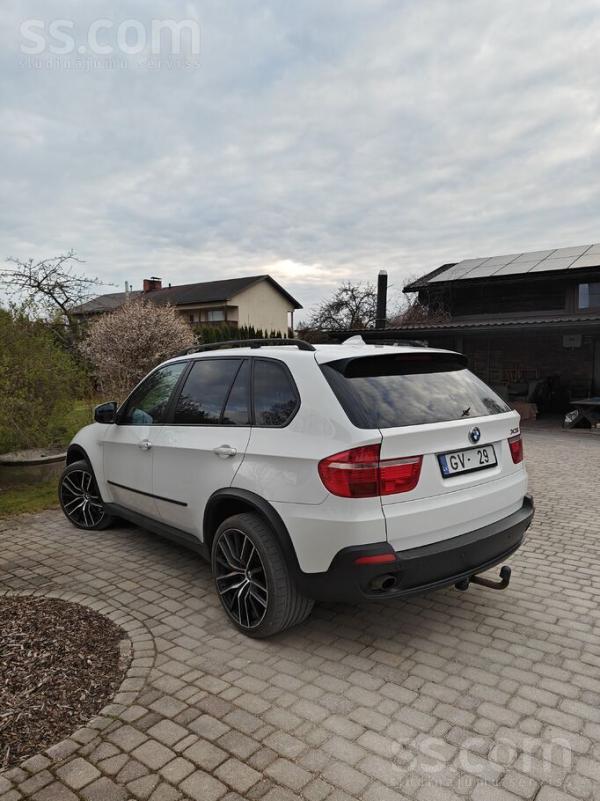 Balts BMW X5 2009 Valmiera, ar dzinēja tilpumu 3.00 L un nobraukumu 322 tūkst. km par 8300 €, foto 2 vietnē AUTOMOTO.COM.LV