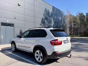 Balts BMW X5 2009 Rīga, ar dzinēja tilpumu 3.00 L un nobraukumu 352 tūkst. km par 8900 €, foto 5 vietnē AUTOMOTO.COM.LV