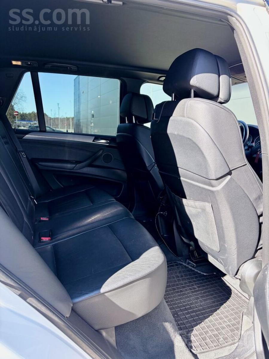 Balts BMW X5 2009 Rīga, ar dzinēja tilpumu 3.00 L un nobraukumu 352 tūkst. km par 8900 €, foto 14 vietnē AUTOMOTO.COM.LV