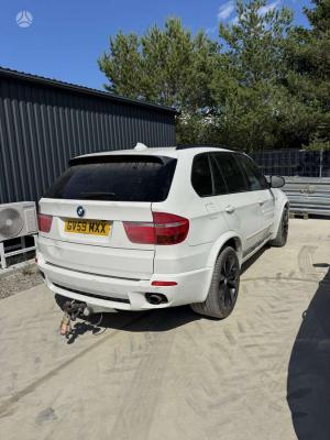 White BMW X5 2009 in Kaunas, with an engine capacity of 0.00 L and mileage of 100 thousand km for 3250 €, photo 8 on AUTOMOTO.COM.LV