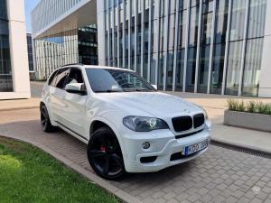 White BMW X5 2009 in Vilnius, with an engine capacity of 2.99 L and mileage of 307 thousand km for 7300 €, photo  on AUTOMOTO.COM.LV