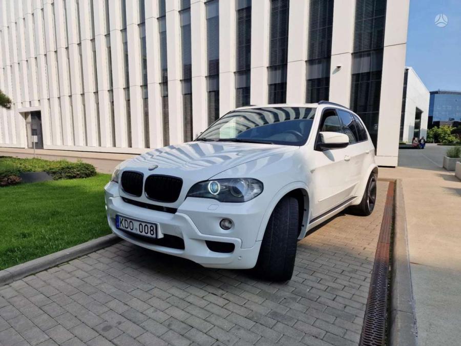 White BMW X5 2009 in Vilnius, with an engine capacity of 2.99 L and mileage of 307 thousand km for 7300 €, photo 3 on AUTOMOTO.COM.LV