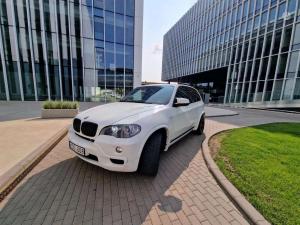 White BMW X5 2009 in Vilnius, with an engine capacity of 2.99 L and mileage of 307 thousand km for 7300 €, photo 4 on AUTOMOTO.COM.LV