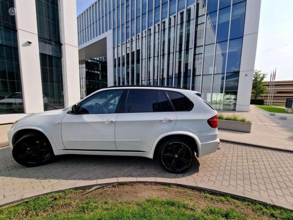 White BMW X5 2009 in Vilnius, with an engine capacity of 2.99 L and mileage of 307 thousand km for 7300 €, photo 5 on AUTOMOTO.COM.LV