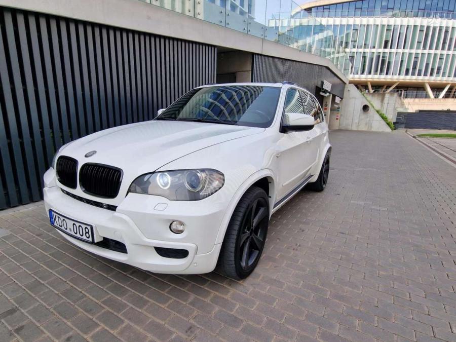 White BMW X5 2009 in Vilnius, with an engine capacity of 2.99 L and mileage of 307 thousand km for 7300 €, photo 7 on AUTOMOTO.COM.LV