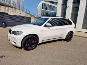 White BMW X5 2009 in Vilnius, with an engine capacity of 2.99 L and mileage of 307 thousand km for 7300 €, photo 8 on AUTOMOTO.COM.LV