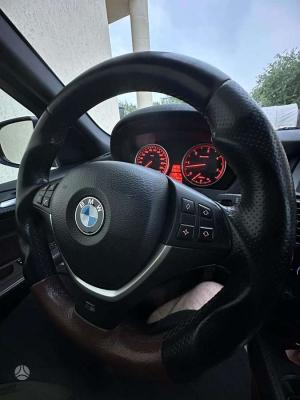 White BMW X5 2009 in Vilnius, with an engine capacity of 2.99 L and mileage of 307 thousand km for 7300 €, photo 10 on AUTOMOTO.COM.LV