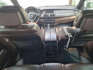 White BMW X5 2009 in Vilnius, with an engine capacity of 2.99 L and mileage of 307 thousand km for 7300 €, photo 12 on AUTOMOTO.COM.LV