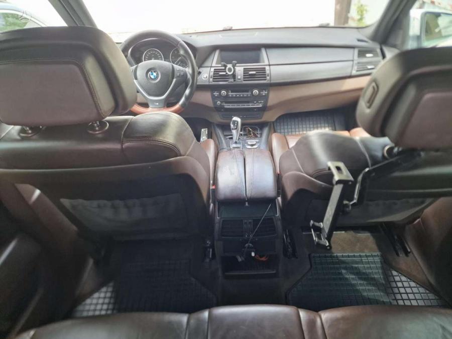 White BMW X5 2009 in Vilnius, with an engine capacity of 2.99 L and mileage of 307 thousand km for 7300 €, photo 12 on AUTOMOTO.COM.LV