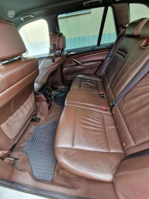 White BMW X5 2009 in Vilnius, with an engine capacity of 2.99 L and mileage of 307 thousand km for 7300 €, photo 13 on AUTOMOTO.COM.LV