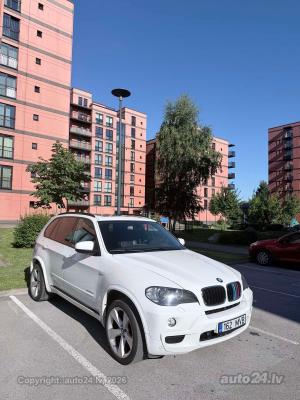 Balts BMW X5 2009 Tallina, ar dzinēja tilpumu 3.00 L un nobraukumu 336 tūkst. km par 11000 €, foto  vietnē AUTOMOTO.COM.LV