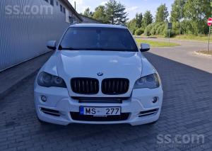 White BMW X5 2009 in Aizkraukle, with an engine capacity of 3.00 L and mileage of 374 thousand km for 8980 €, photo 3 on AUTOMOTO.COM.LV