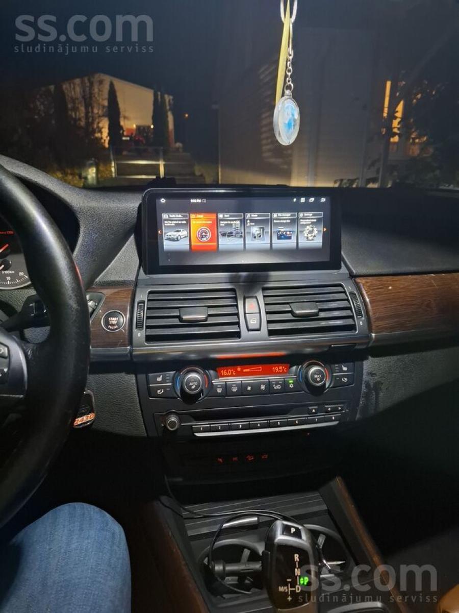 White BMW X5 2009 in Aizkraukle, with an engine capacity of 3.00 L and mileage of 374 thousand km for 8980 €, photo 6 on AUTOMOTO.COM.LV