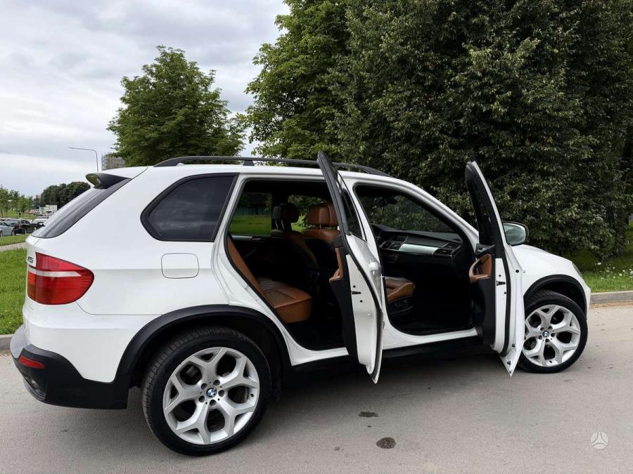 Balts BMW X5 2009 Kauņa, ar dzinēja tilpumu 2.99 L un nobraukumu 342 tūkst. km par 7800 €, foto 1 vietnē AUTOMOTO.COM.LV