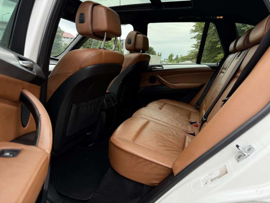 Balts BMW X5 2009 Kauņa, ar dzinēja tilpumu 2.99 L un nobraukumu 342 tūkst. km par 7800 €, foto 15 vietnē AUTOMOTO.COM.LV