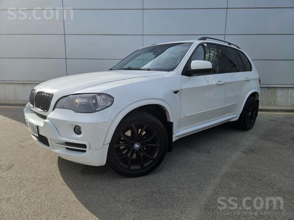 White BMW X5 2009 in Riga, with an engine capacity of 3.00 L and mileage of 0 thousand km for 7950 €, photo 2 on AUTOMOTO.COM.LV