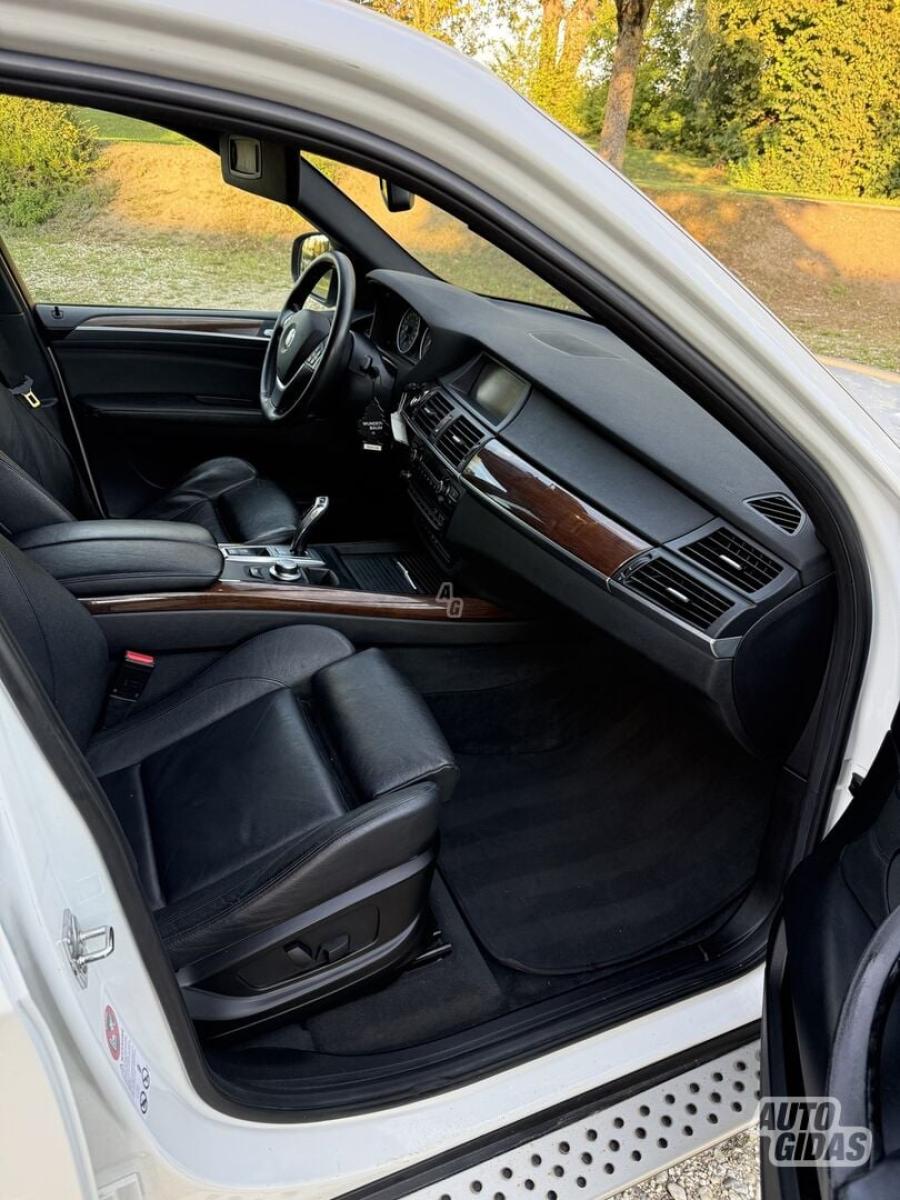 Balts BMW X5 2009 Marijampole, ar dzinēja tilpumu 3.00 L un nobraukumu 332 tūkst. km par 6900 €, foto 12 vietnē AUTOMOTO.COM.LV