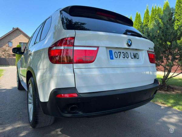 White BMW X5 2009 in Vilnius, with an engine capacity of 2.99 L and mileage of 230 thousand km for 8870 €, photo 6 on AUTOMOTO.COM.LV