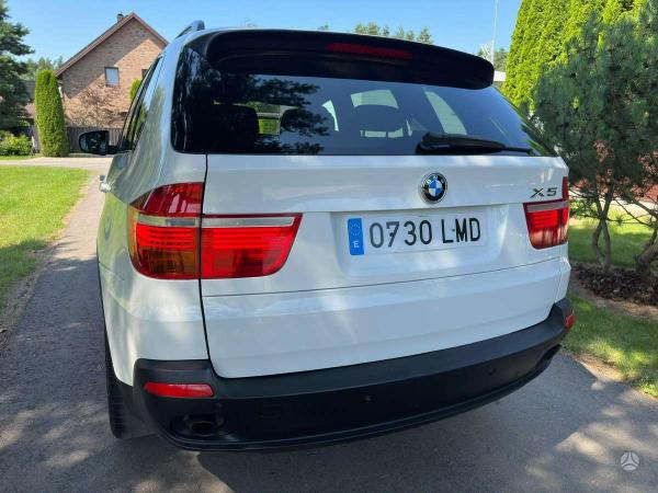 White BMW X5 2009 in Vilnius, with an engine capacity of 2.99 L and mileage of 230 thousand km for 8870 €, photo 7 on AUTOMOTO.COM.LV