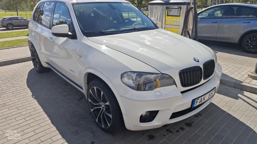 White BMW X5 2009 in Kaunas, with an engine capacity of 3.00 L and mileage of 326 thousand km for 7800 €, photo 1 on AUTOMOTO.COM.LV