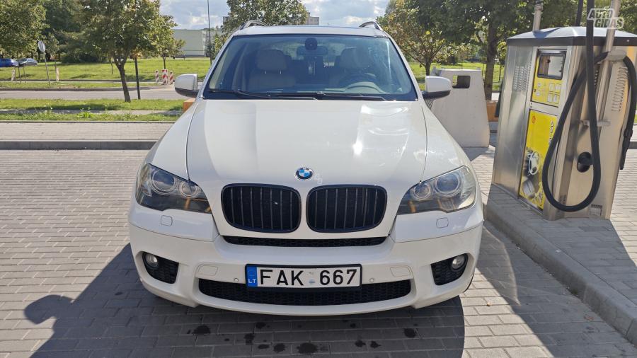 White BMW X5 2009 in Kaunas, with an engine capacity of 3.00 L and mileage of 326 thousand km for 7800 €, photo 3 on AUTOMOTO.COM.LV