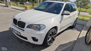 White BMW X5 2009 in Kaunas, with an engine capacity of 3.00 L and mileage of 326 thousand km for 7800 €, photo 4 on AUTOMOTO.COM.LV
