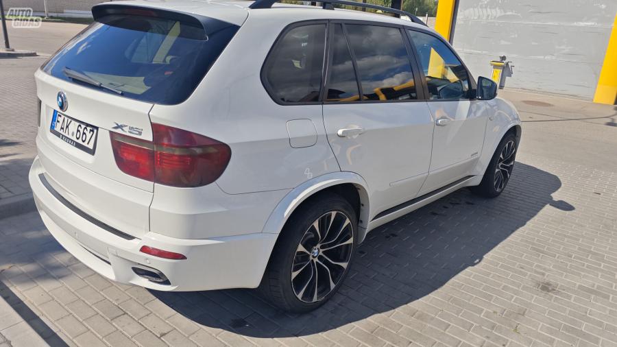 White BMW X5 2009 in Kaunas, with an engine capacity of 3.00 L and mileage of 326 thousand km for 7800 €, photo 7 on AUTOMOTO.COM.LV