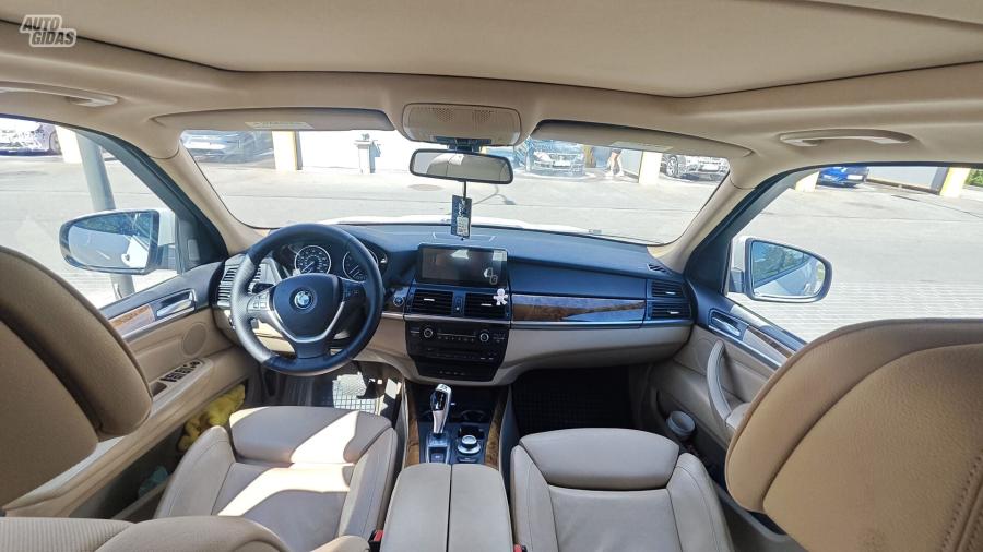 White BMW X5 2009 in Kaunas, with an engine capacity of 3.00 L and mileage of 326 thousand km for 7800 €, photo 8 on AUTOMOTO.COM.LV