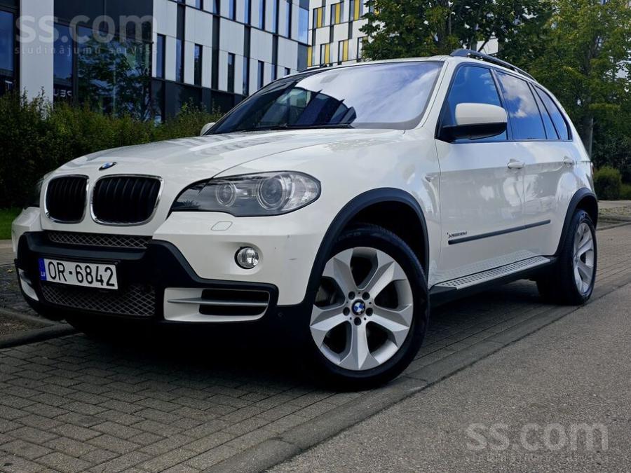 White BMW X5 2009 in Riga, with an engine capacity of 3.00 L and mileage of 358 thousand km for 8400 €, photo 1 on AUTOMOTO.COM.LV