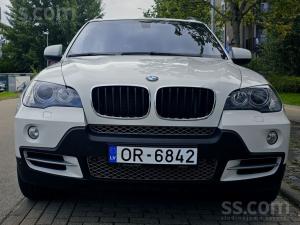 White BMW X5 2009 in Riga, with an engine capacity of 3.00 L and mileage of 358 thousand km for 8400 €, photo 3 on AUTOMOTO.COM.LV