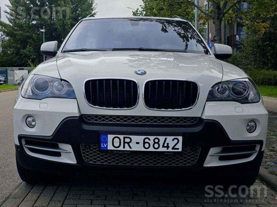 White BMW X5 2009 in Riga, with an engine capacity of 3.00 L and mileage of 358 thousand km for 8400 €, photo 3 on AUTOMOTO.COM.LV