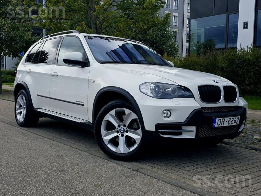 White BMW X5 2009 in Riga, with an engine capacity of 3.00 L and mileage of 358 thousand km for 8400 €, photo 4 on AUTOMOTO.COM.LV