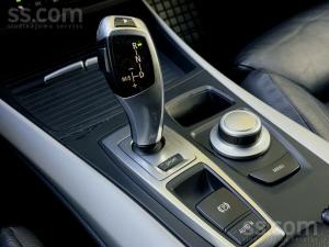 White BMW X5 2009 in Riga, with an engine capacity of 3.00 L and mileage of 358 thousand km for 8400 €, photo 8 on AUTOMOTO.COM.LV