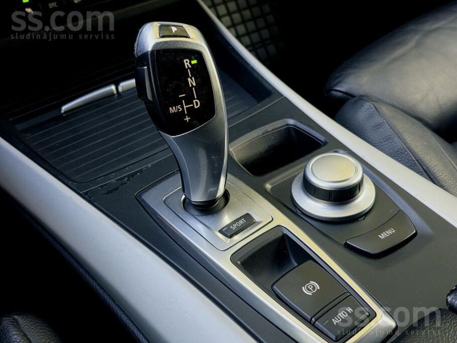 White BMW X5 2009 in Riga, with an engine capacity of 3.00 L and mileage of 358 thousand km for 8400 €, photo 8 on AUTOMOTO.COM.LV