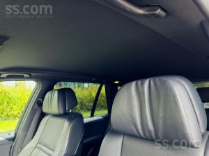 White BMW X5 2009 in Riga, with an engine capacity of 3.00 L and mileage of 358 thousand km for 8400 €, photo 13 on AUTOMOTO.COM.LV
