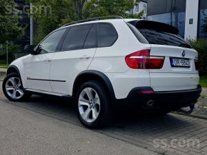 White BMW X5 2009 in Riga, with an engine capacity of 3.00 L and mileage of 358 thousand km for 8400 €, photo 16 on AUTOMOTO.COM.LV