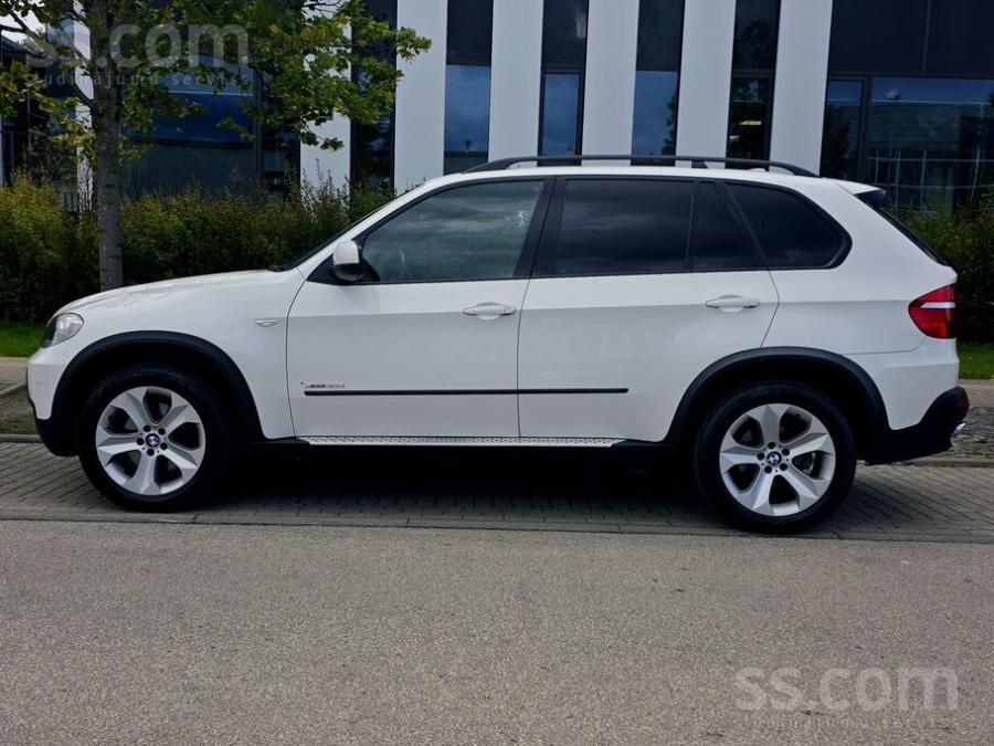 White BMW X5 2009 in Riga, with an engine capacity of 3.00 L and mileage of 358 thousand km for 8400 €, photo 17 on AUTOMOTO.COM.LV